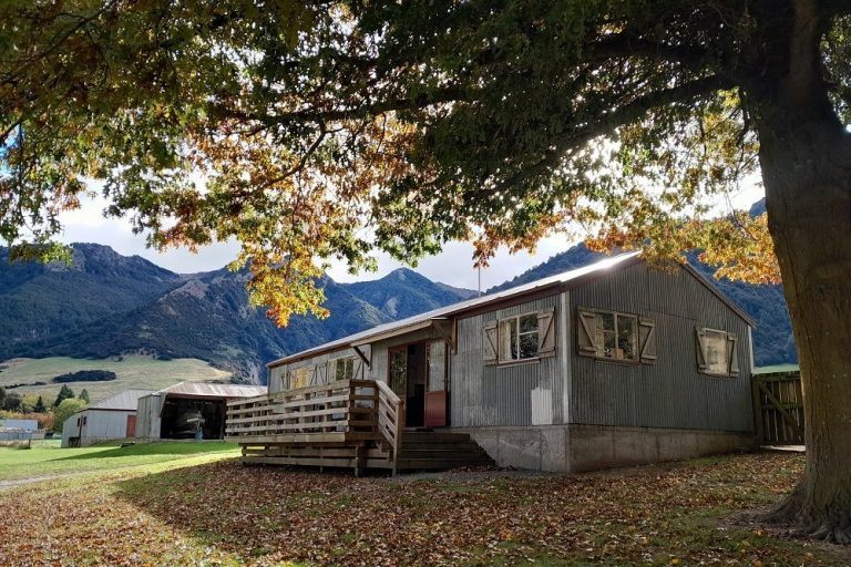 Lake Hawea Hunter River Ride - Adventure Horse Trekking